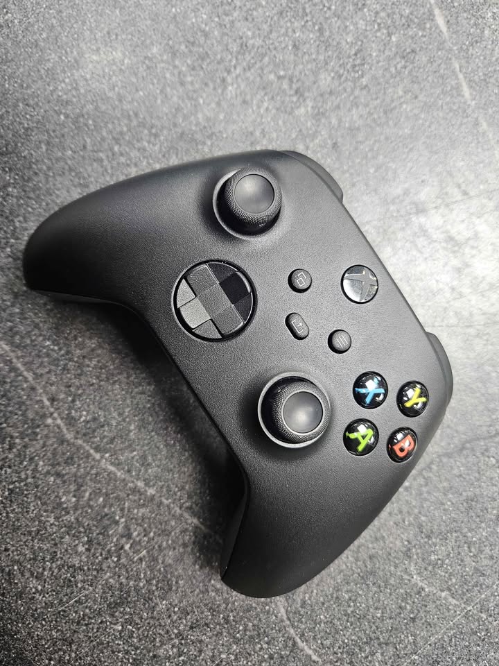 Like New Xbox Series X/S Controller (BLACK) - Own4Less